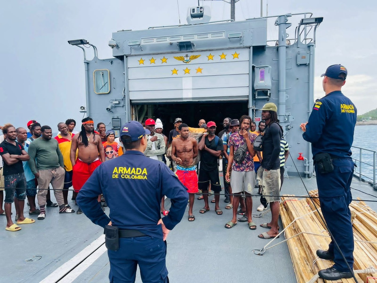 Acción humanitaria: La Armada de Colombia en retorno de 37 pescadores a ...